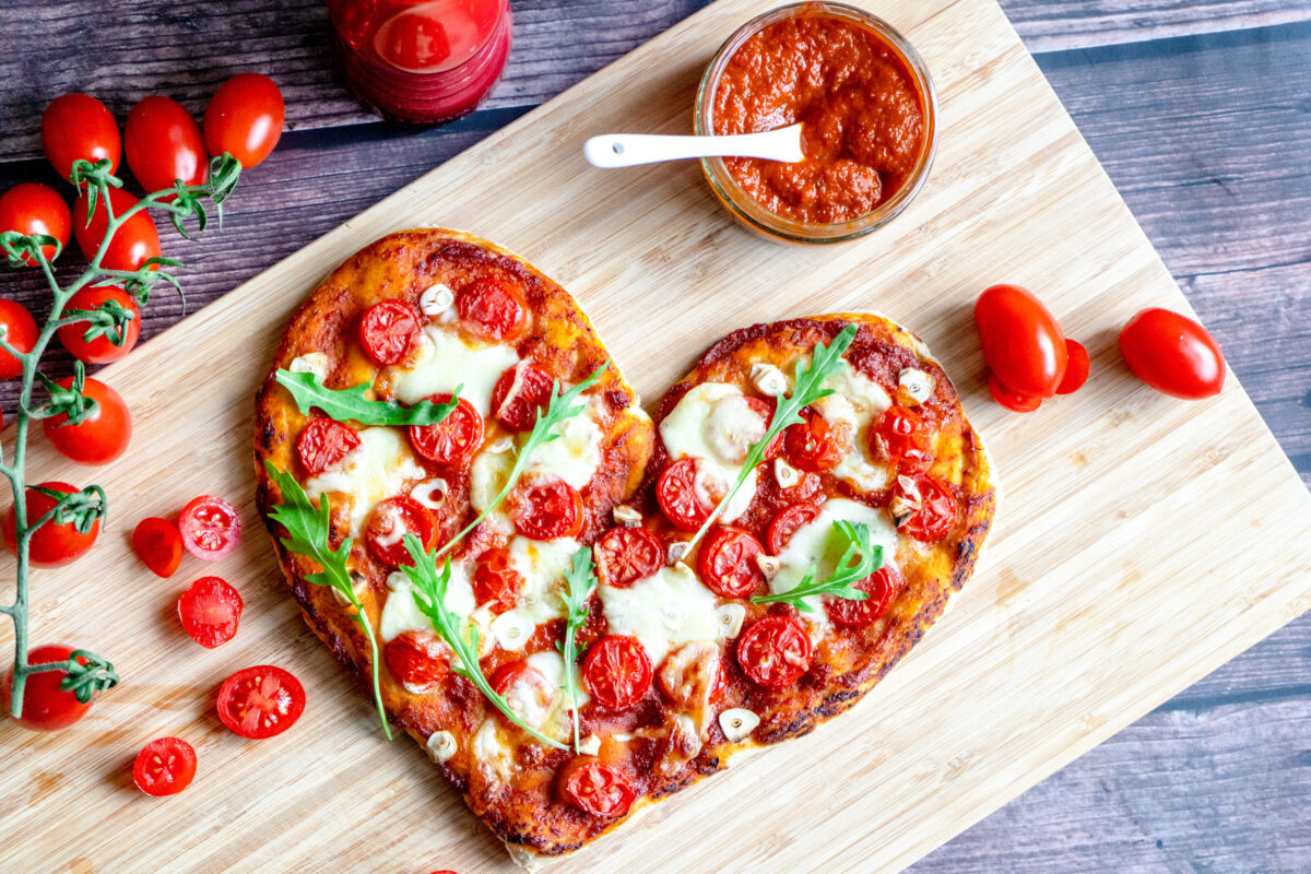 Vegetarische Herzpizza für Verliebte zum Valentinstag